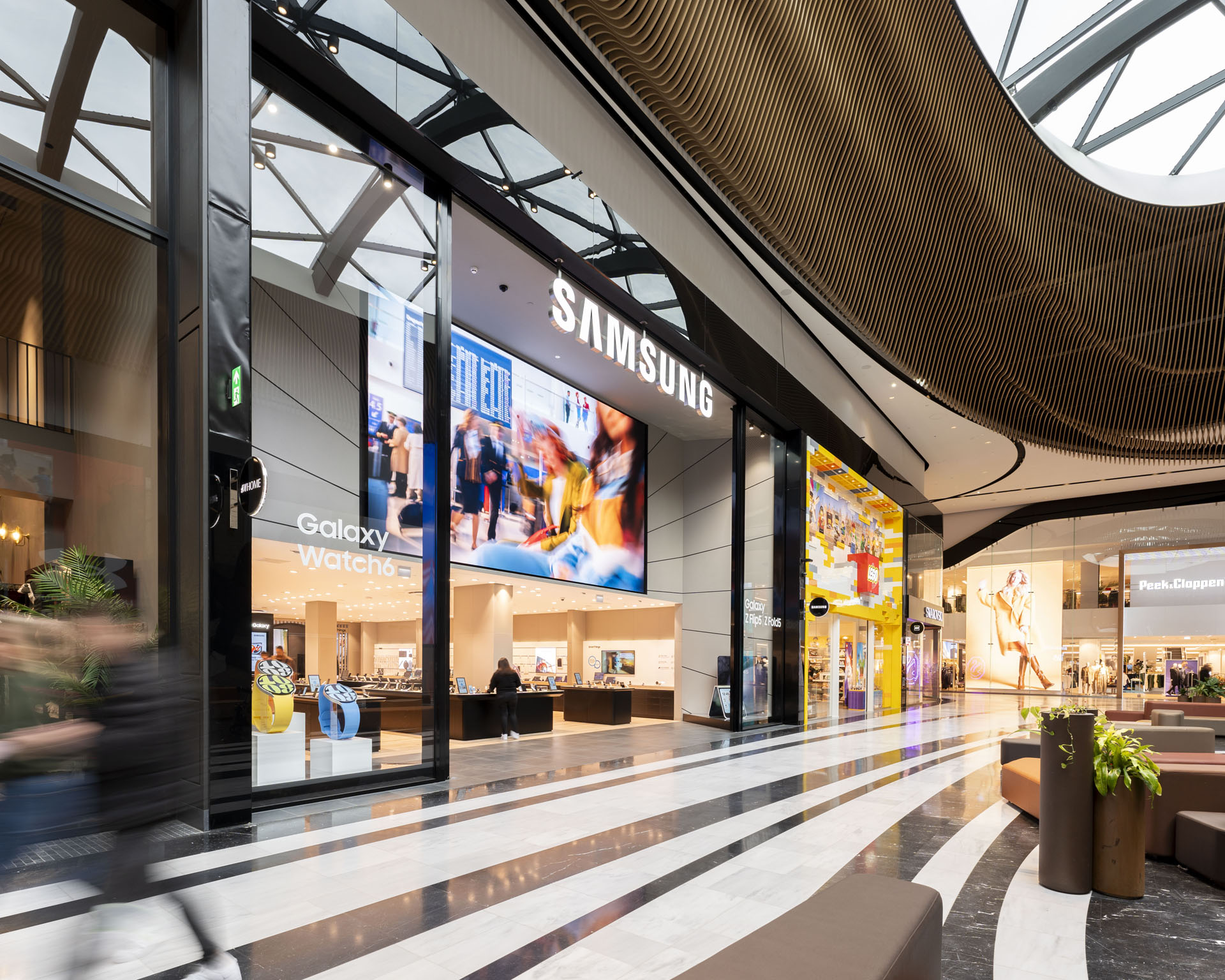 Benelux's largest Samsung experience store | Tchai